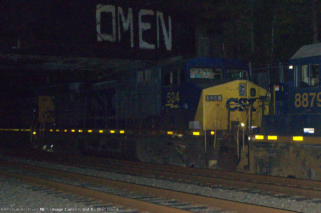 CSX AC44CW 524 in YN2 trails on Q410-26